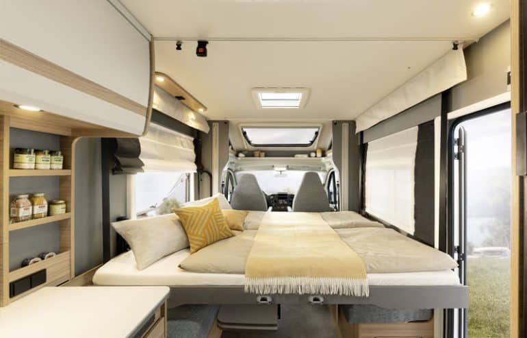 9 halfintegraal campers met hefbed onder de 7 meter