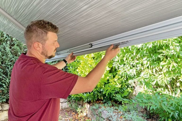 Doe-het-zelf: een luifel monteren | ACSI FreeLife